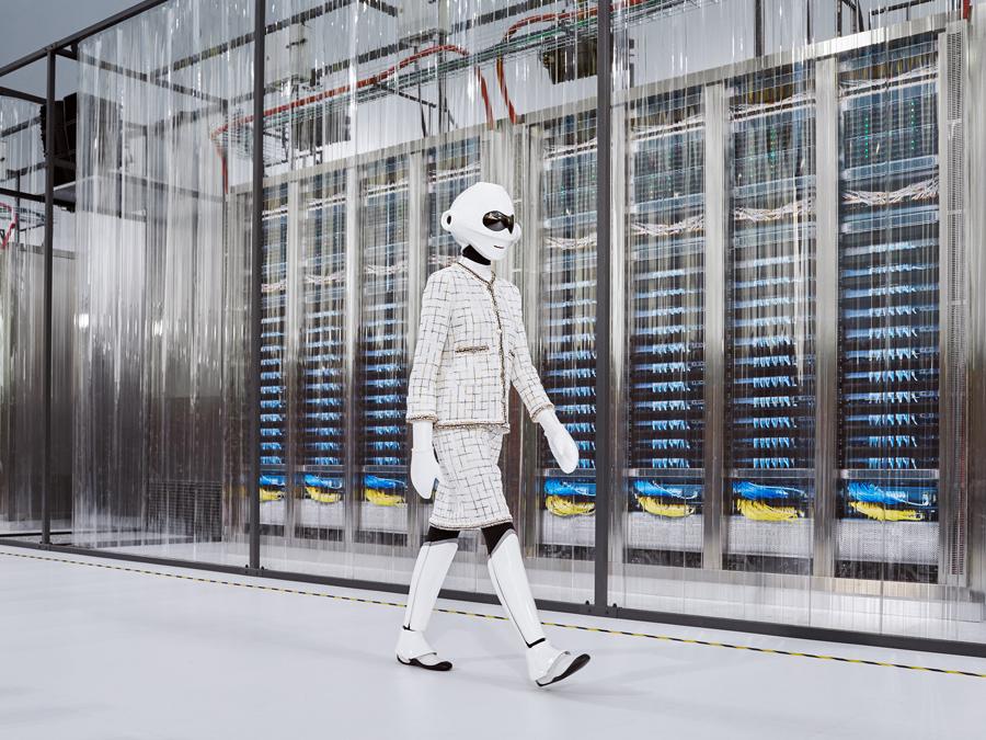 Frameweb | Lagerfeld's high-tech concept for Chanel relies on craftsmanship