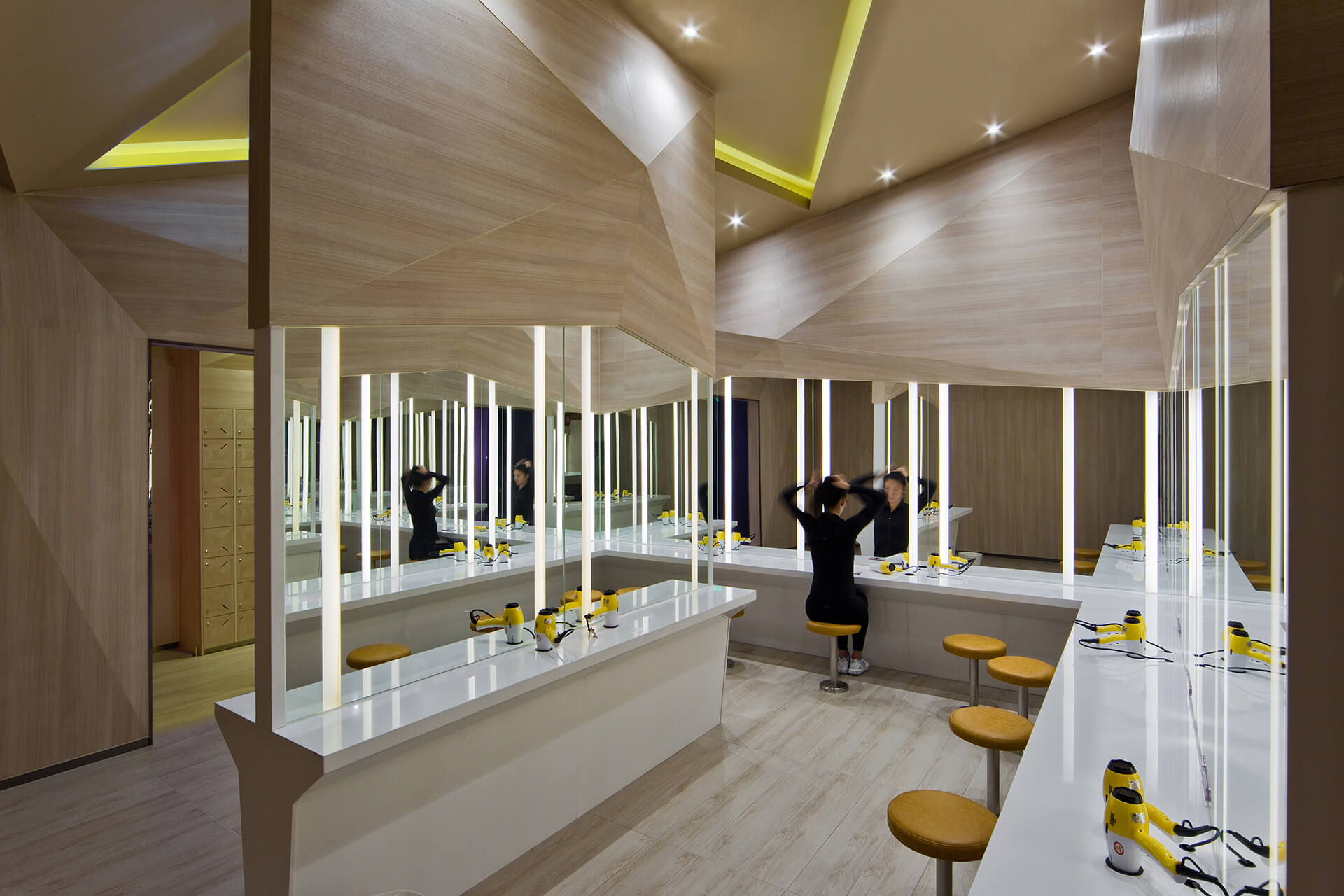 Frameweb | Work out, chill out – a gymscape for wellness as well as fitness