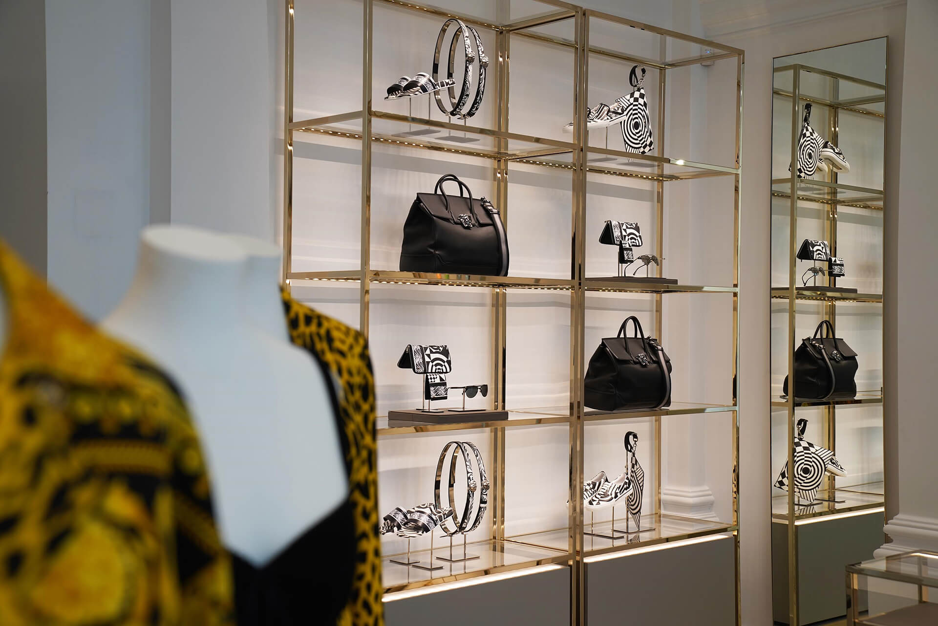 Frameweb | Showing Versace: ‘designs must be neither invisible nor ...