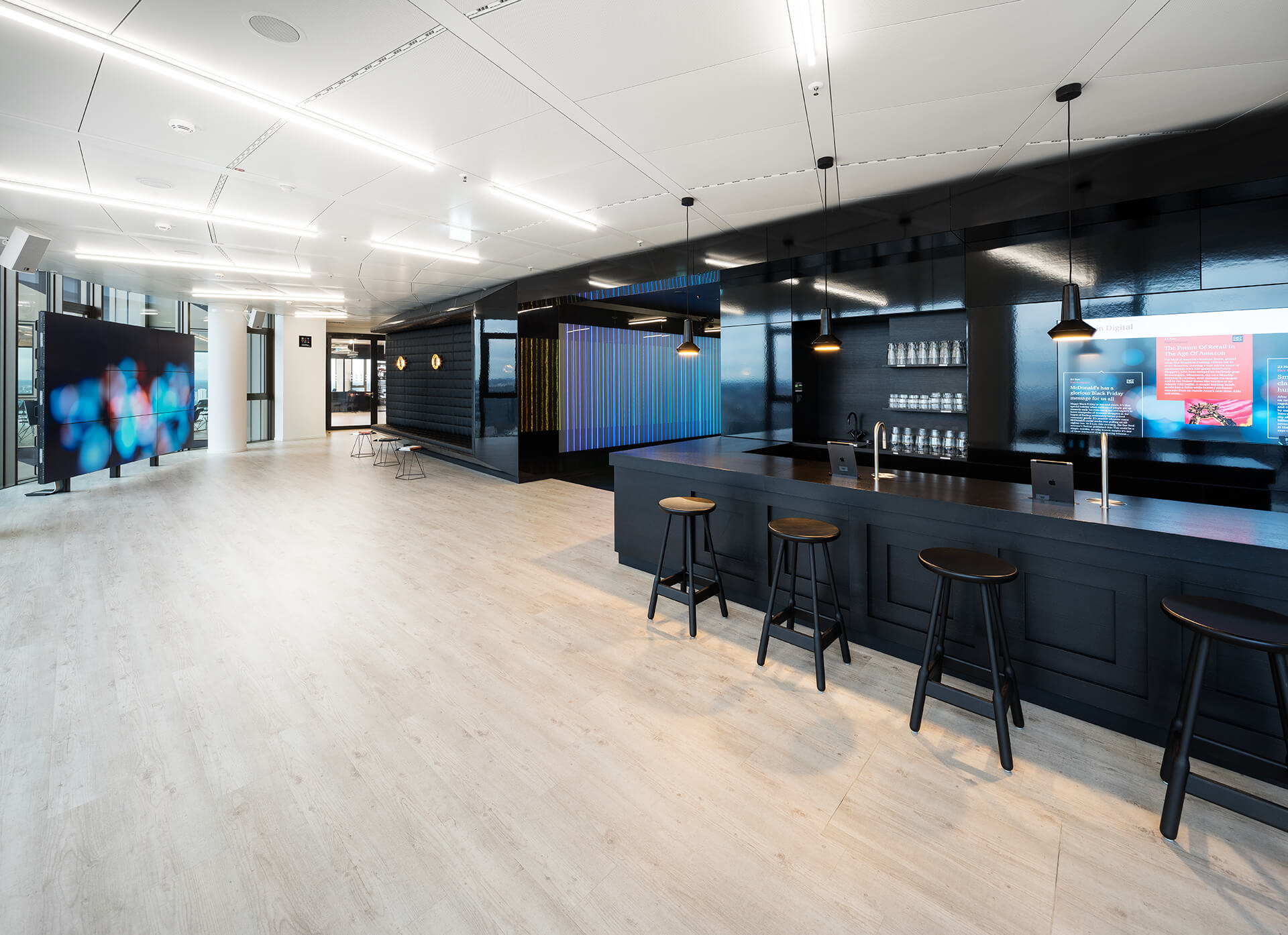 Frameweb | Why an experience center in Frankfurt puts its walls to work