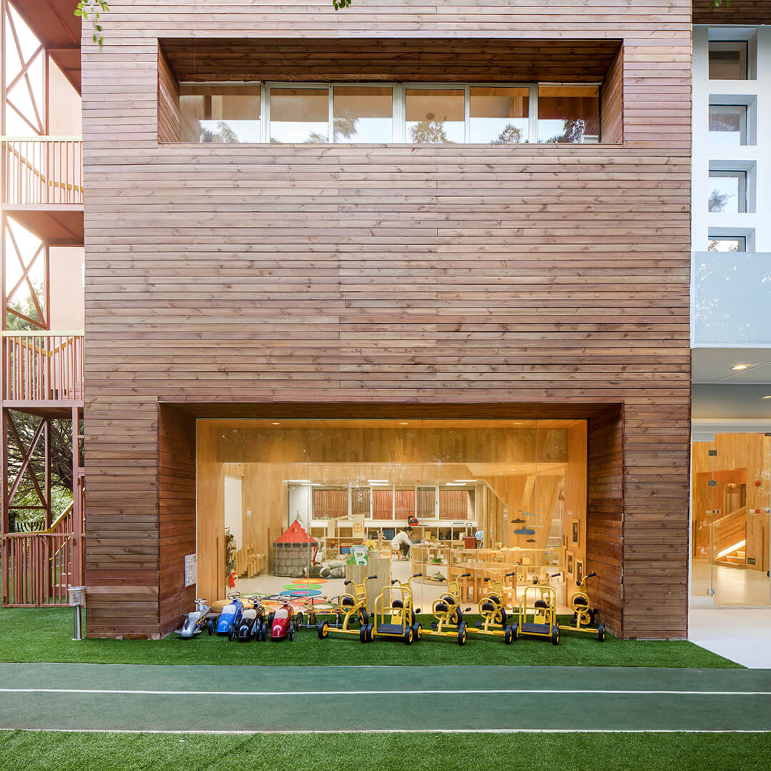 Frameweb | A Montessori kindergarten in China applies the child scale ...