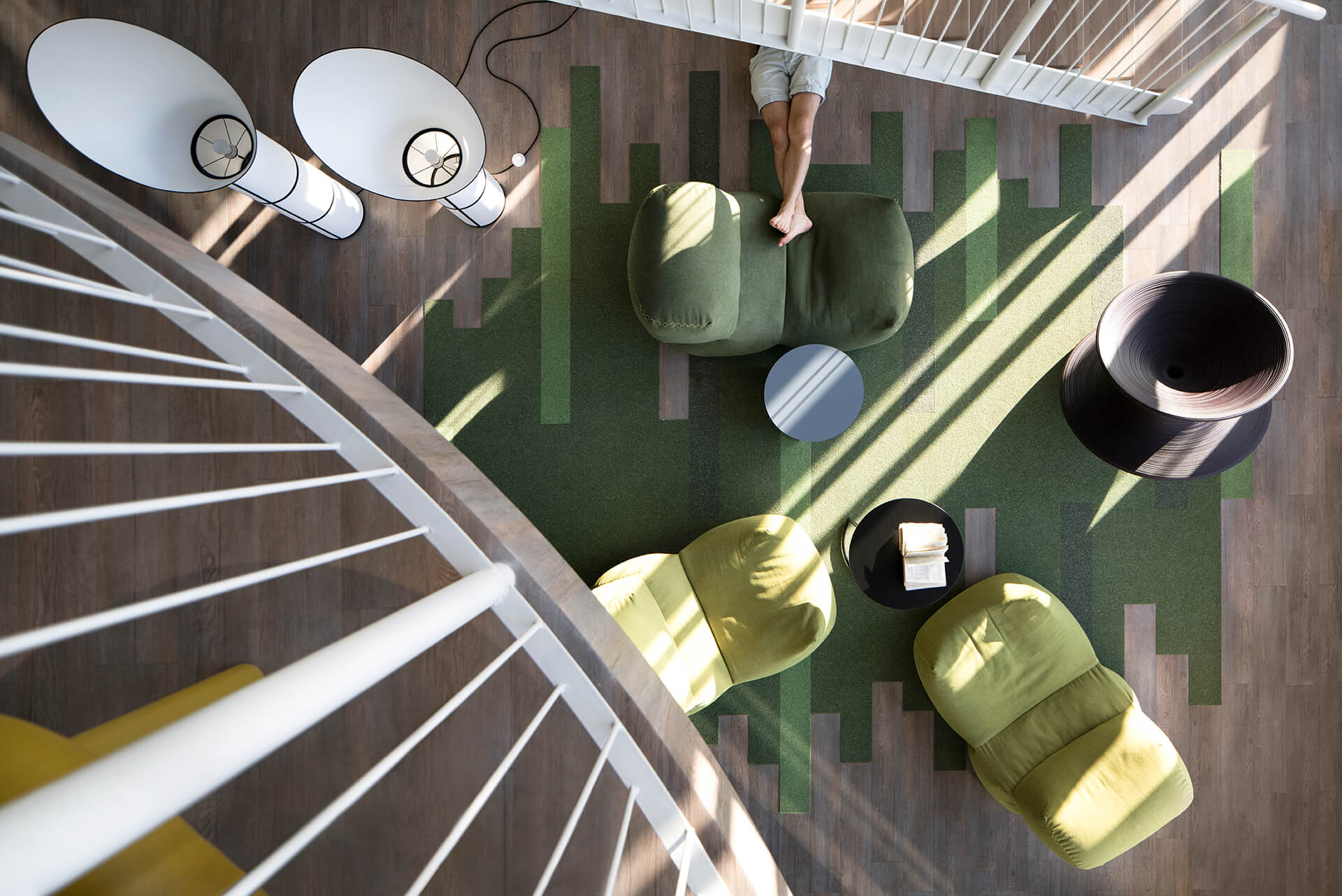 Frameweb | To increase employee productivity, this tech workspace ...