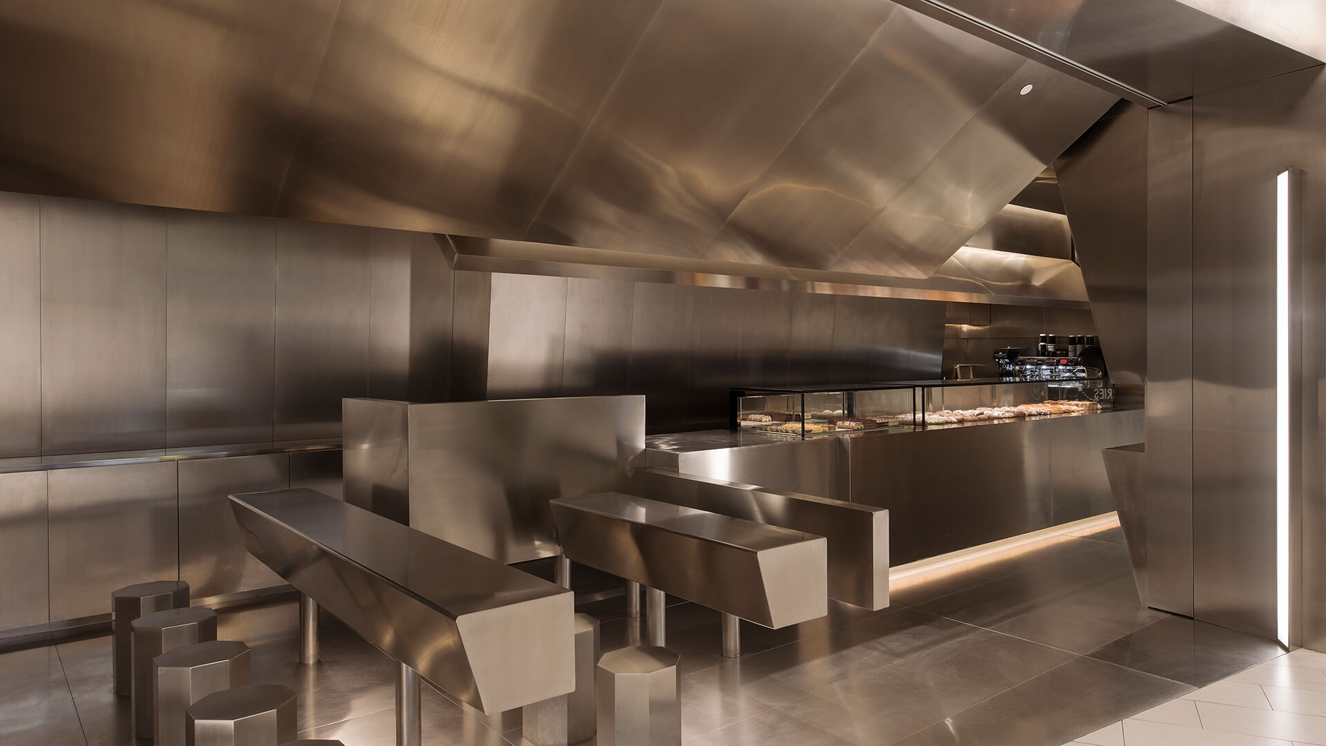 Frameweb | Can uncomfortable seating change the way we consume fast ...