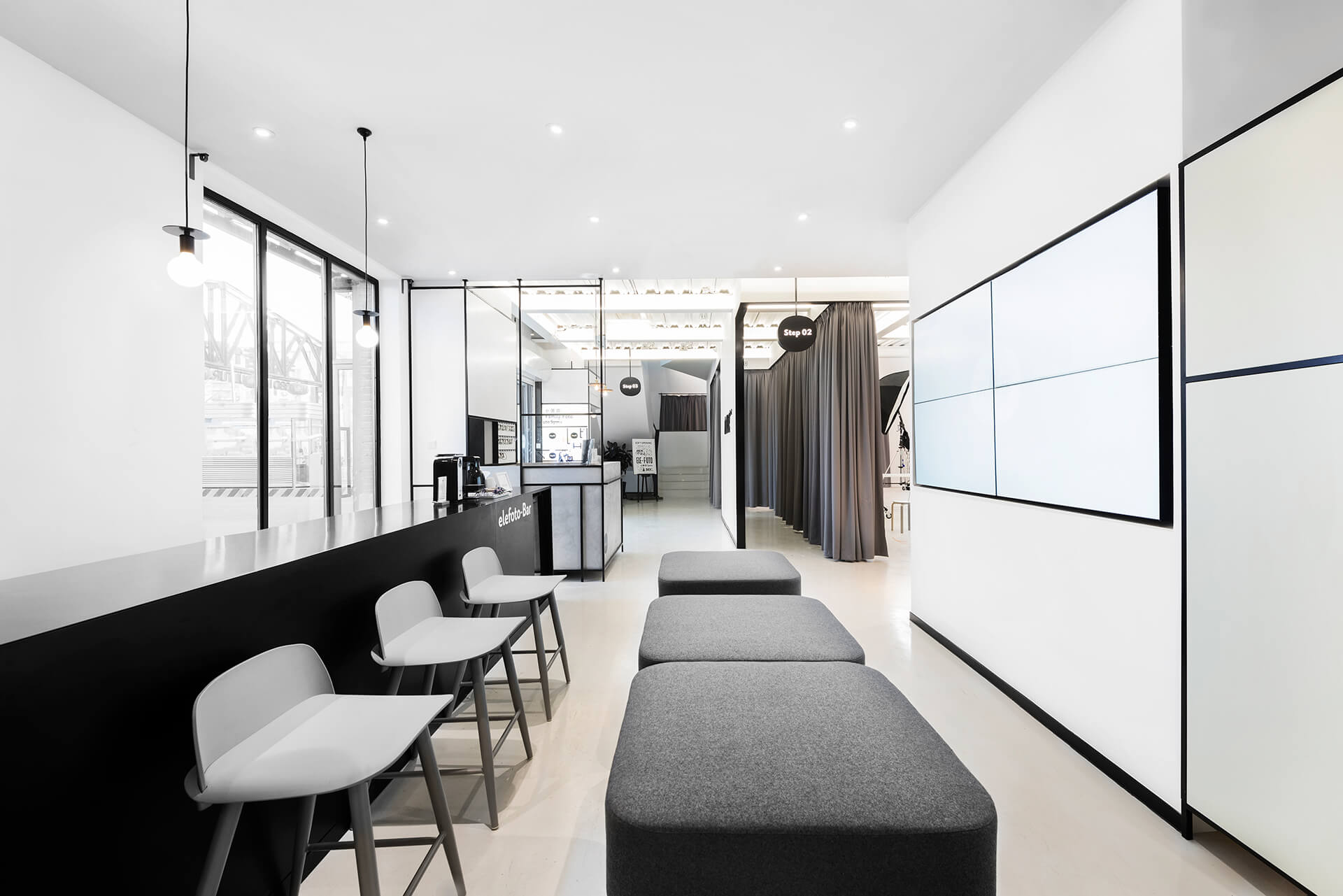 Frameweb | In China, portrait studios are big business (and this studio ...