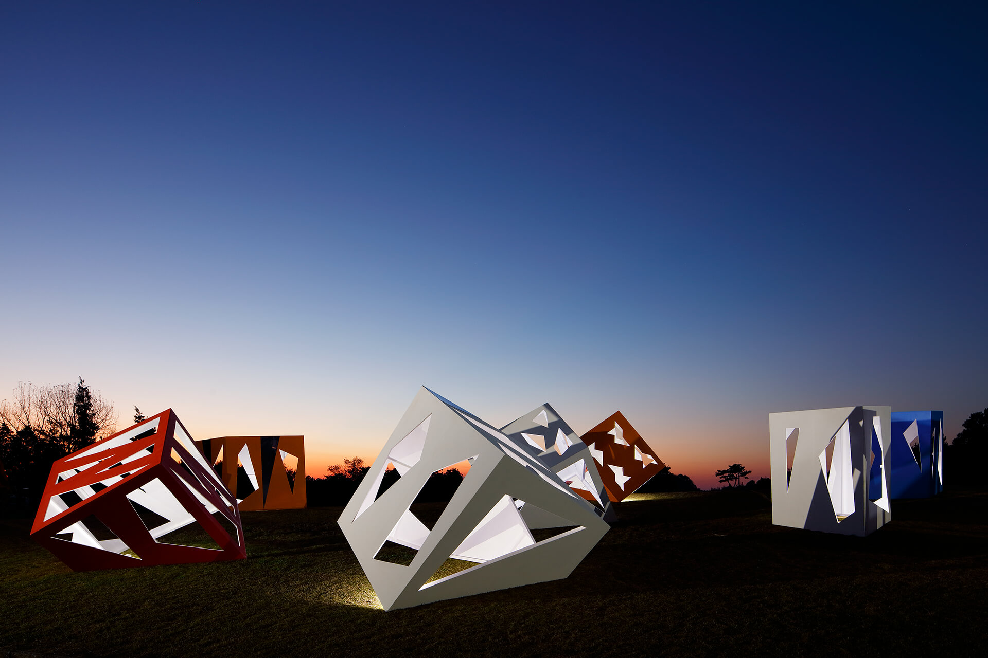 Frameweb | This cluster of outdoor tea rooms reconnects people to the stars