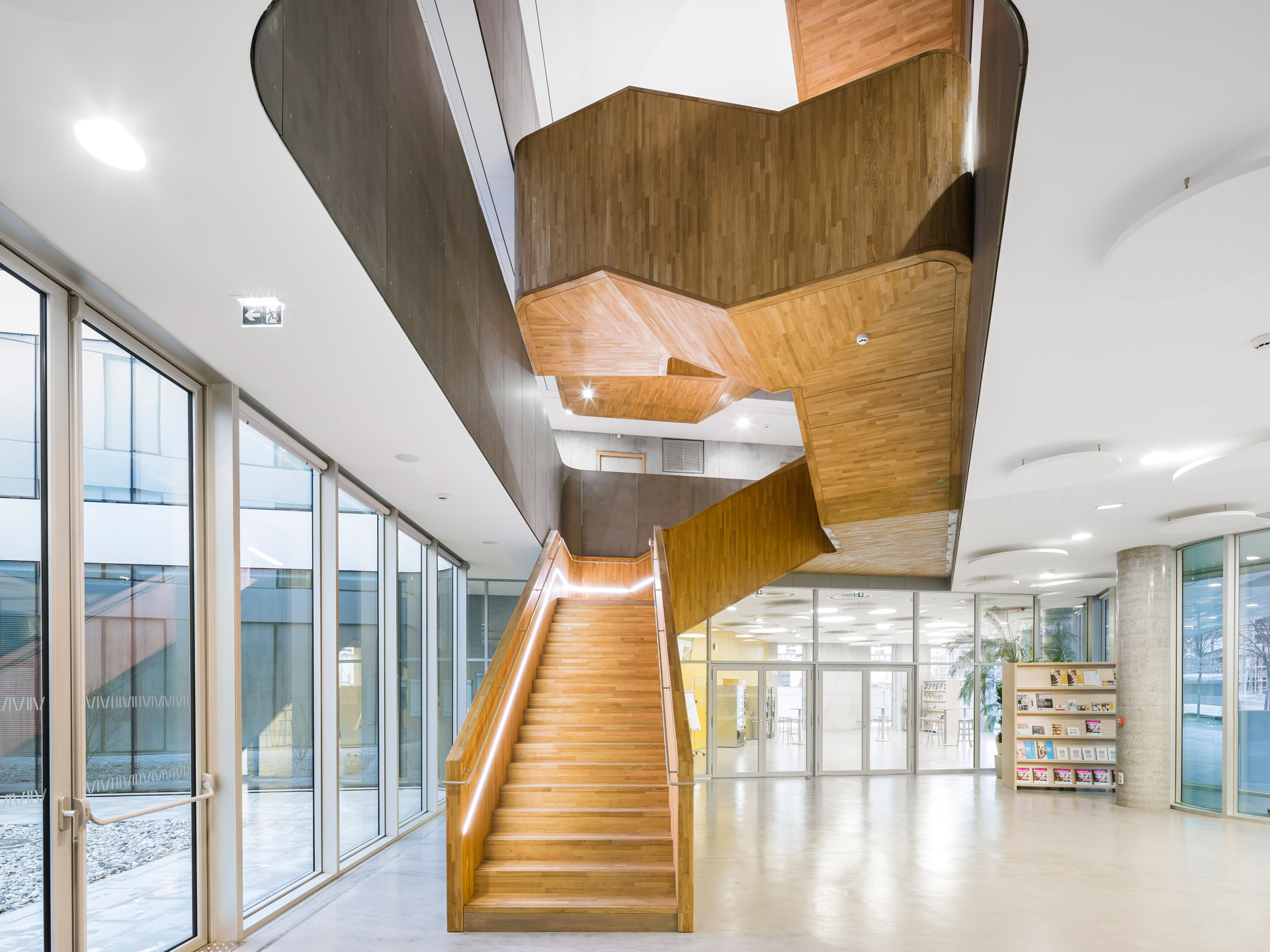 Frameweb | INET School by AZC and Michel Spitz shows off its smooth curves