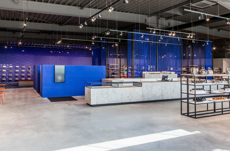 Frameweb | A studio’s strategy for turning a large industrial space ...