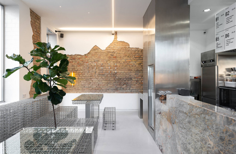 Frameweb | A Ukrainian café serves light food in an environment of ...