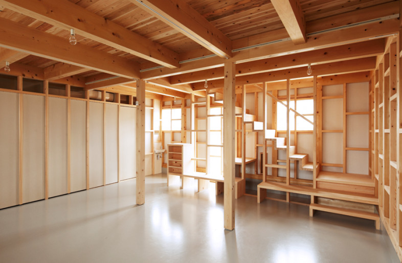 Frameweb | A timber shell by ihrmk keeps interior space adaptable