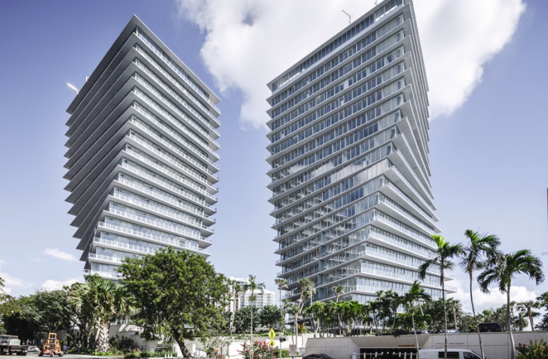 Frameweb | Two twisting towers turn eyes to the Florida coast