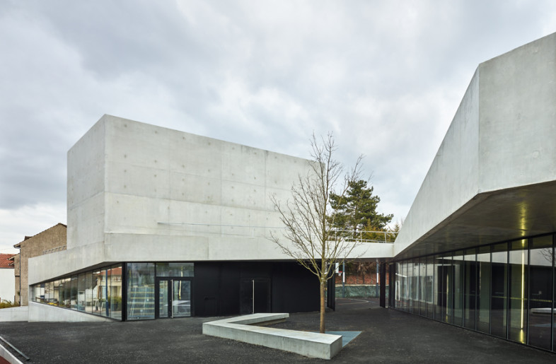 Frameweb | A levitating ceiling and a floating concrete slab