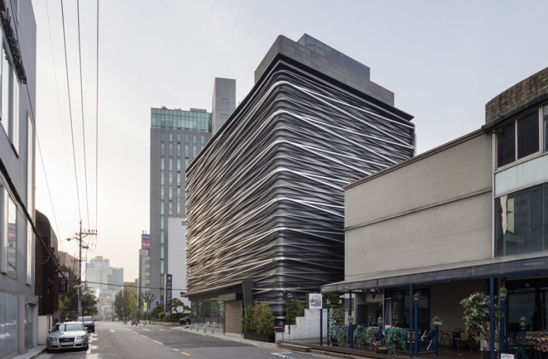 Frameweb | Joho Architecture on what to do with space you're not ...