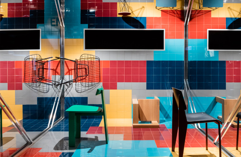 Frameweb | Frame's glass cube pavilion by i29 reflects wall and floor ...