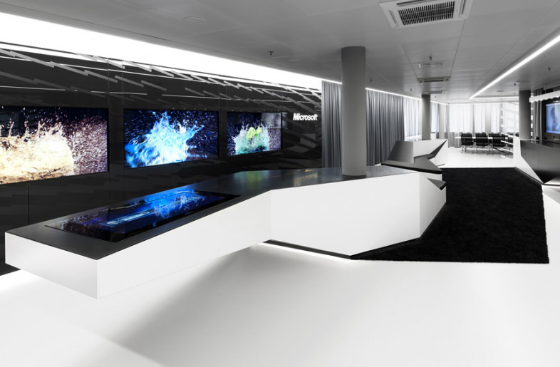 Frameweb | Microsoft Briefing Center by COASToffice architecture