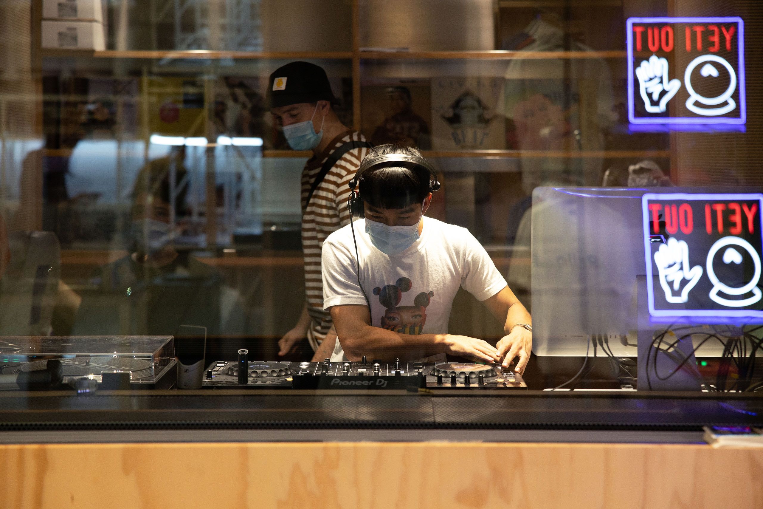Frameweb | How broadcast stores are reinvigorating retail