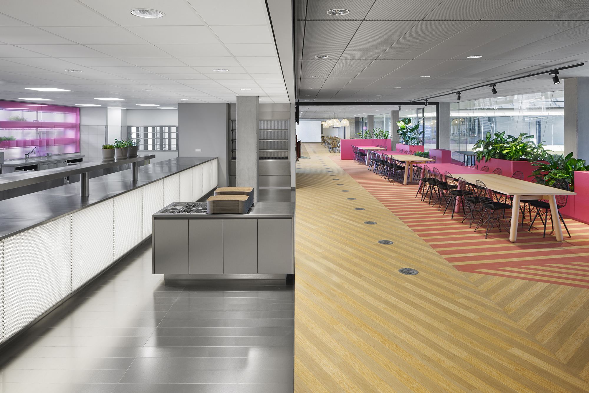 Frameweb | Inside Booking.com’s new HQ: how involving the workforce ...