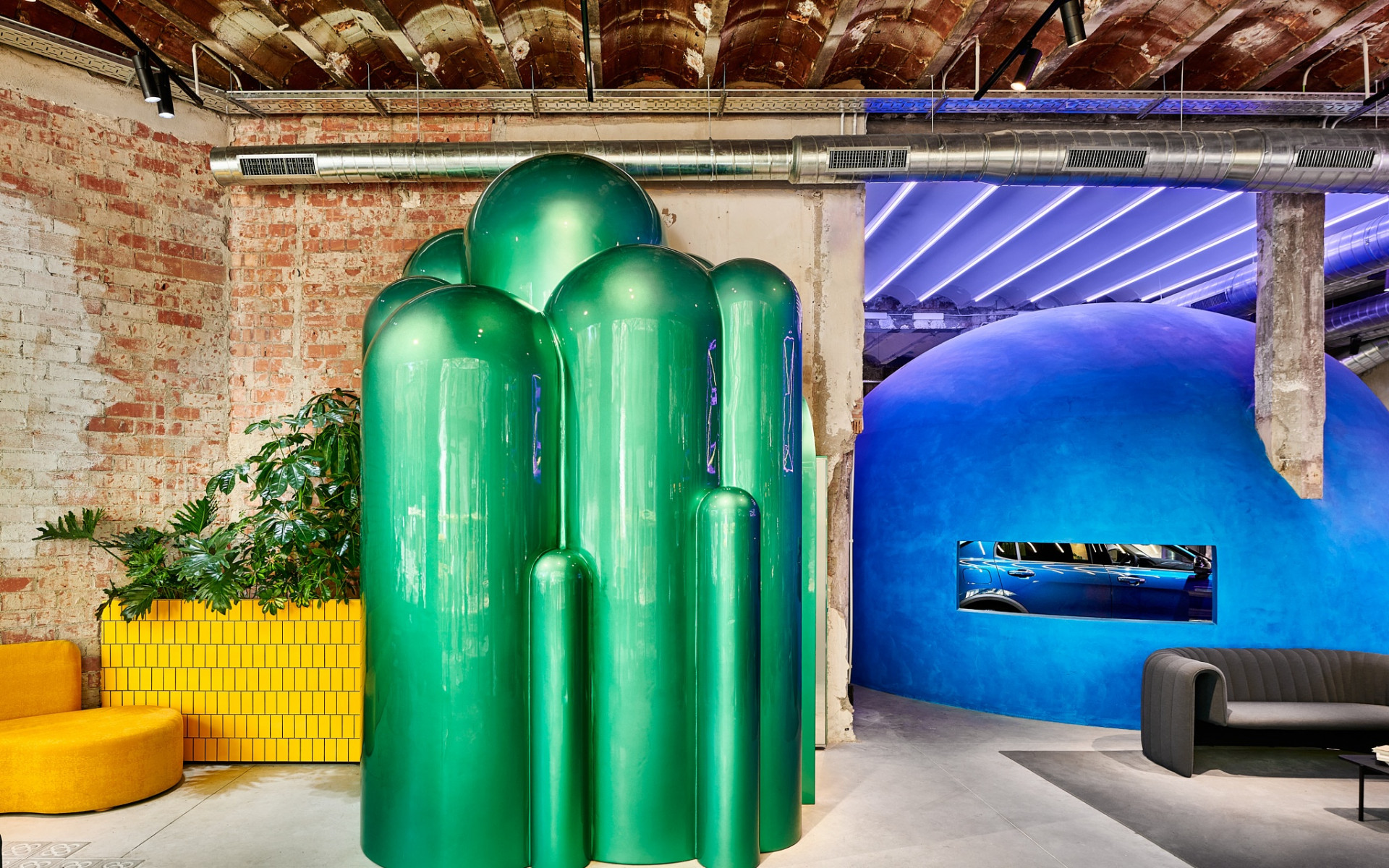 Frameweb | Transportation transformation: 6 mobility retail spaces ...