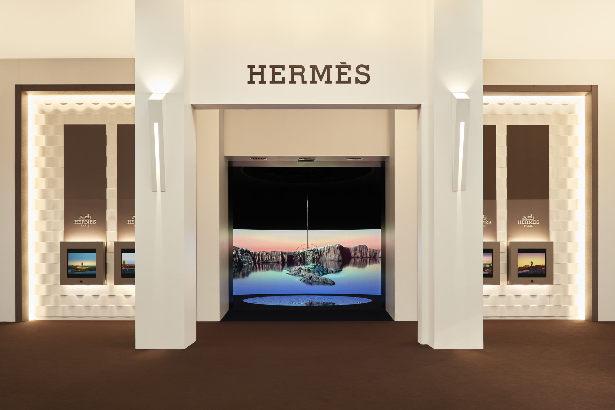 Frameweb | Hermès mastered phygital brand space for Watches & Wonders ...
